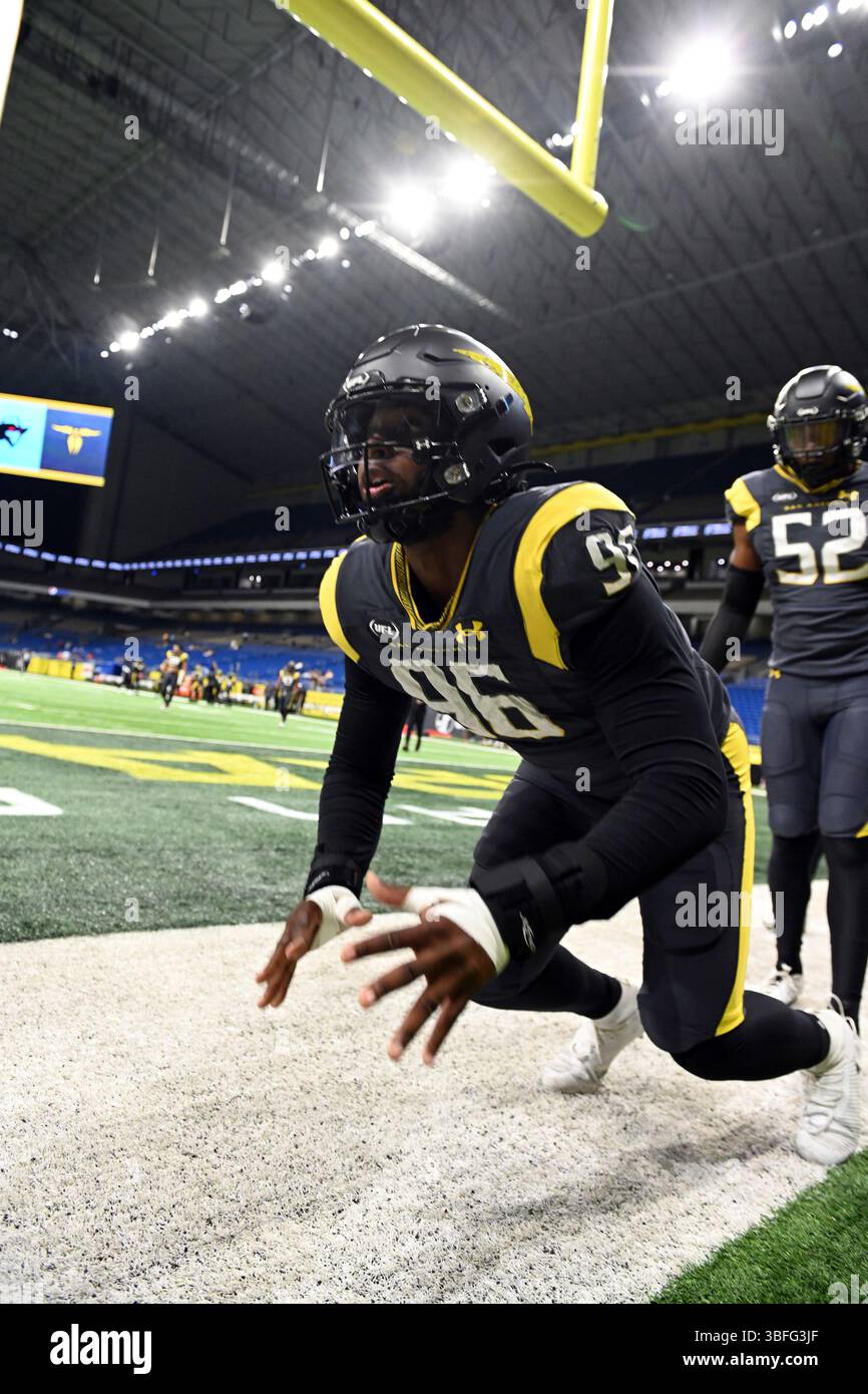 SAN ANTONIO, TX - JUNE 01: San Antonio Brahmas LB Nelson Ceasar warms ...