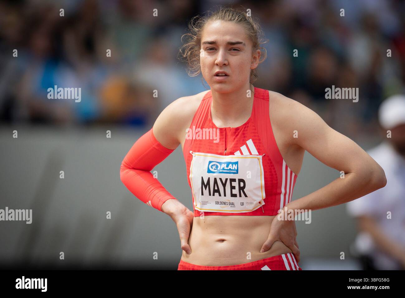 Mona MAYER (GER); Goldenes Oval am 01.06.2025 im Heinz-Steyer-Stadion ...