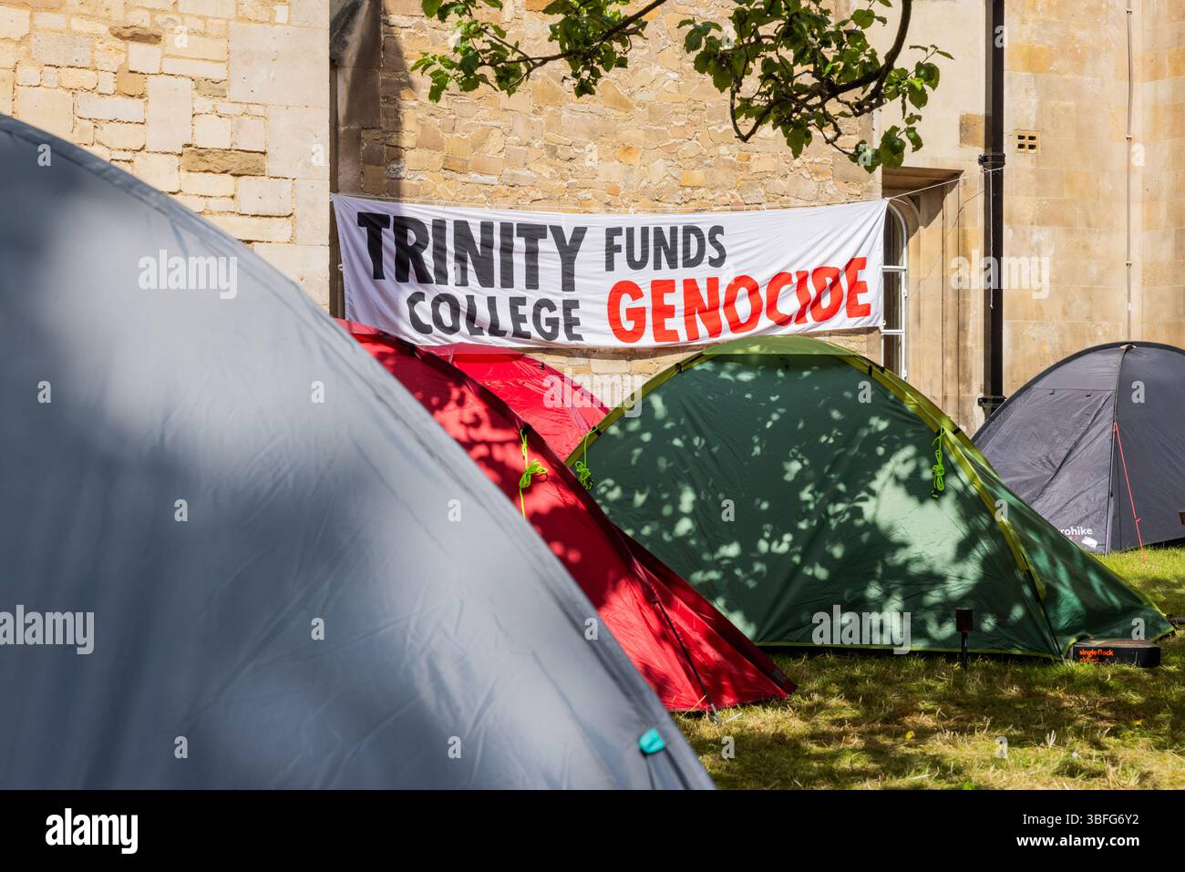 Cambridge, UK. 01 JUN, 2025. Tents and "Trinity college funds Genocide ...