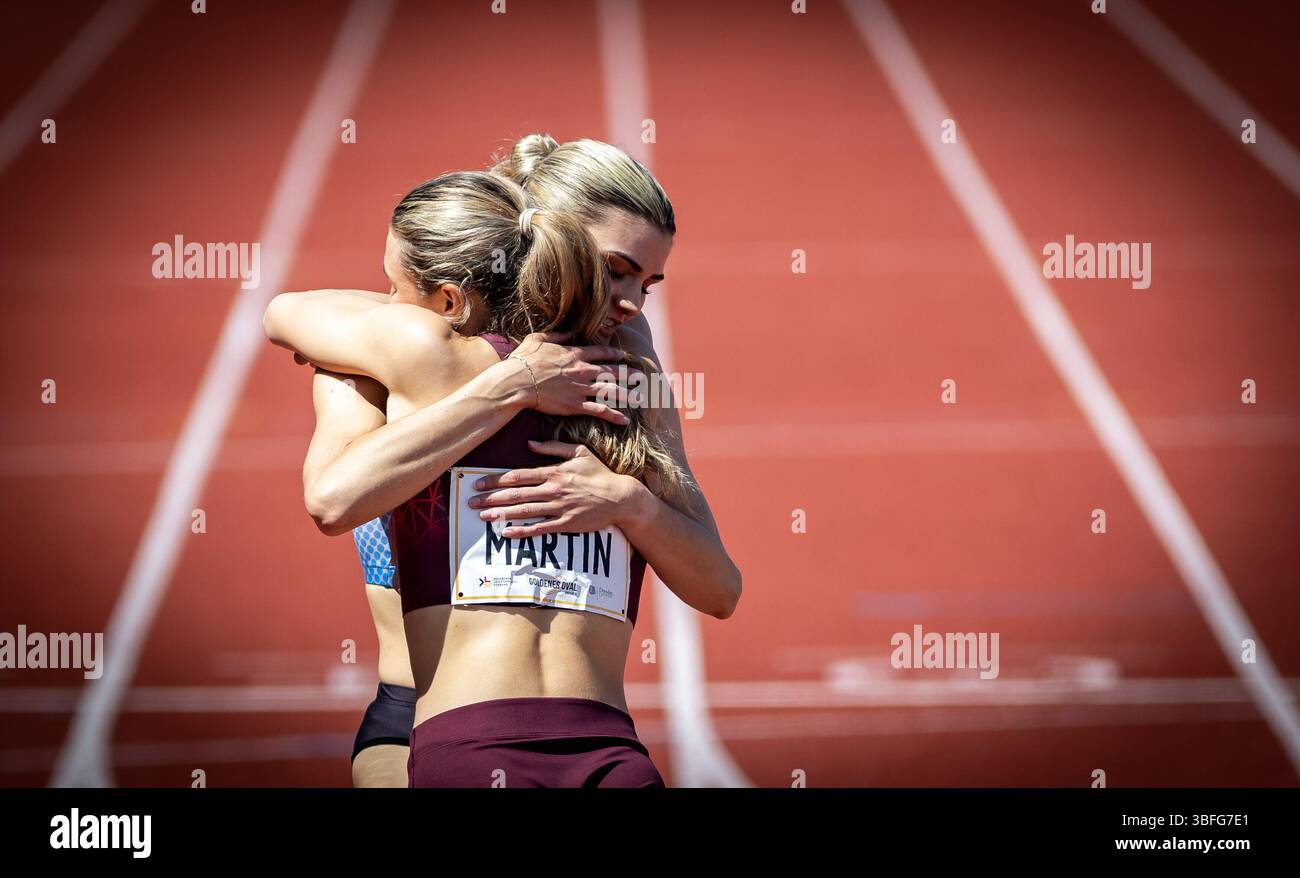 Freuen sich gemeinsam: Die beiden 400m-L?uferinnen Jana LAKNER (GER ...