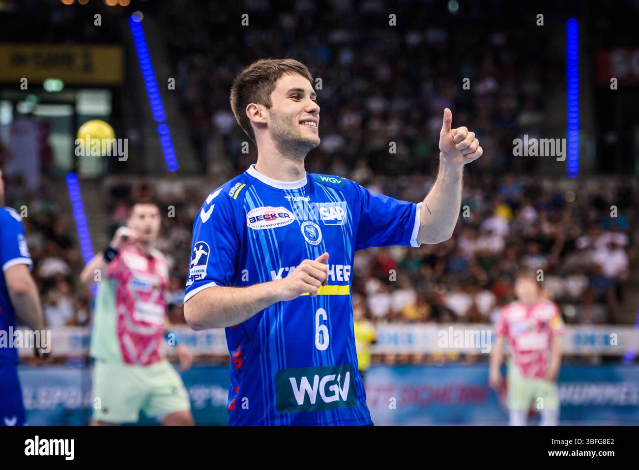 Daniel Fernandez (TVB Stuttgart, #06) - freut sich nach gutem Start ins Spiel / GER, TVB ...