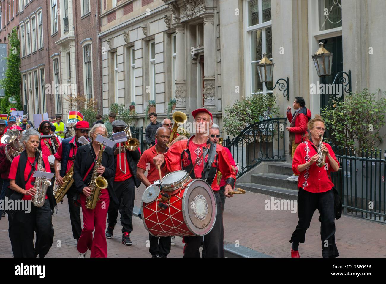 Amsterdam, Netherlands. 01st June, 2025. Memre Waka Start Keti Koti ...