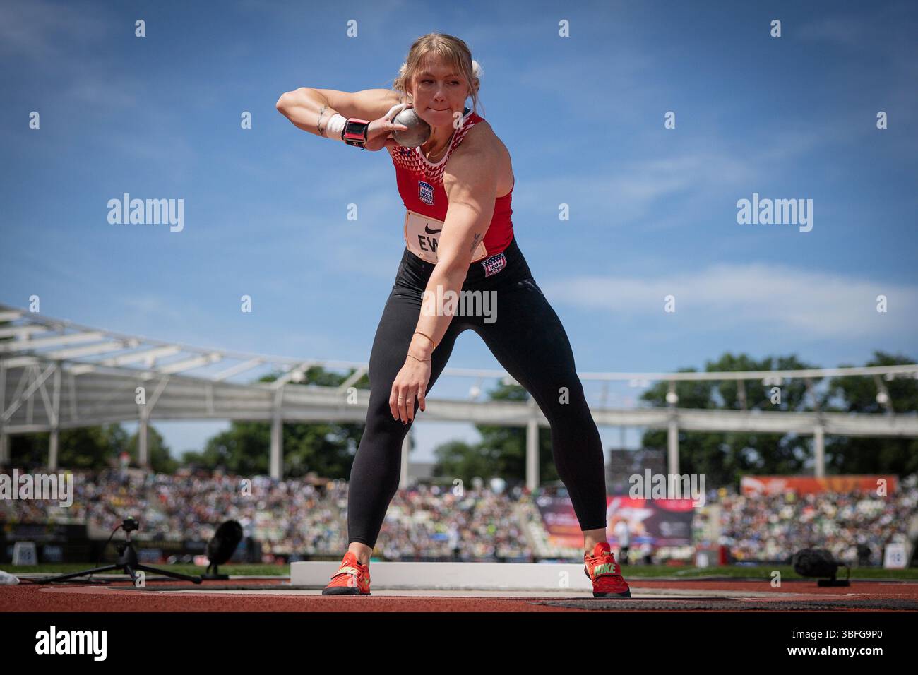 Dresden, Deutschland. 01st June, 2025. Maggie EWEN (USA); Goldenes Oval ...