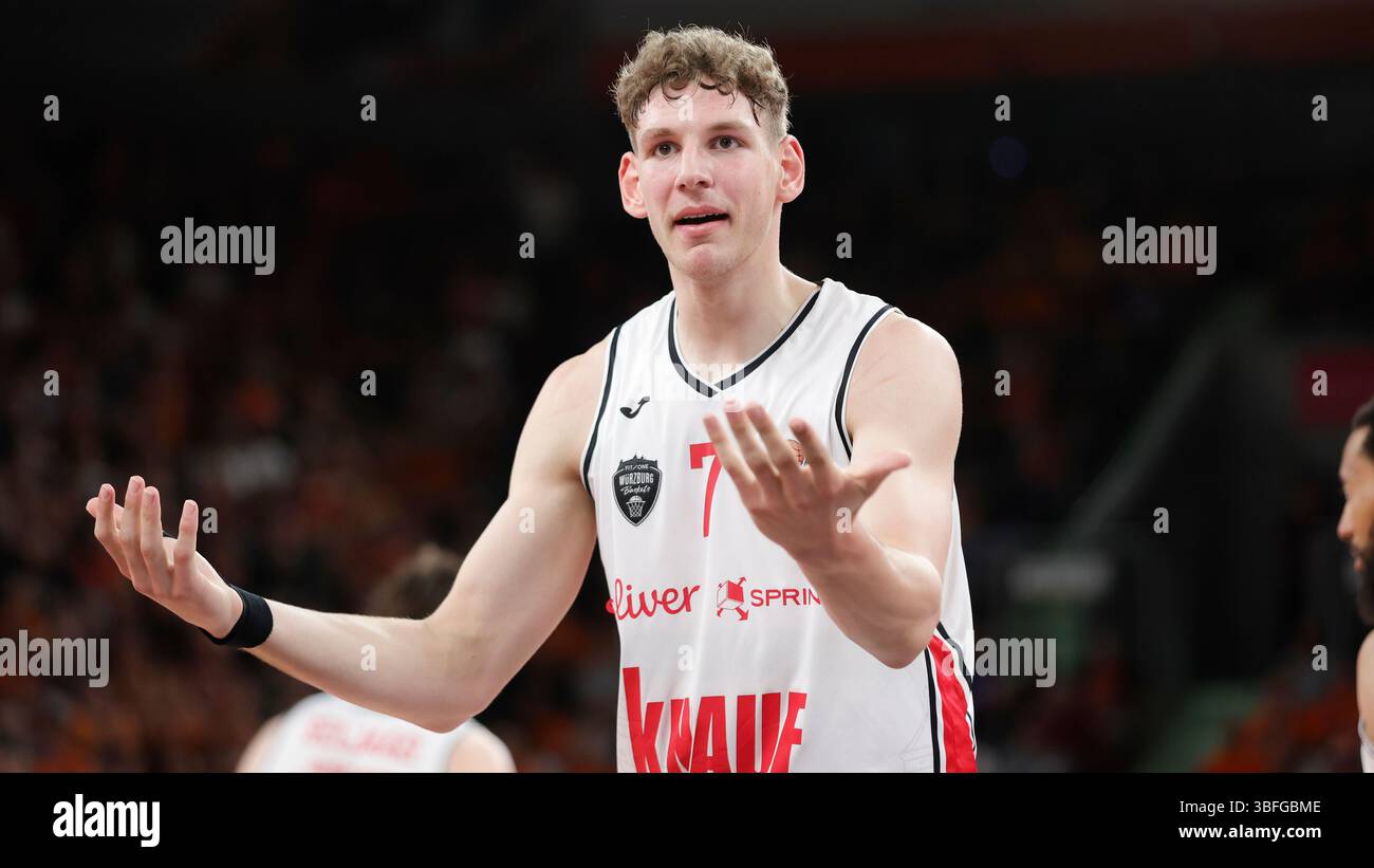 Im Bild: Hannes Steinbach (Wuerzburg Baskets, 7), Verwunderung 01.06. ...