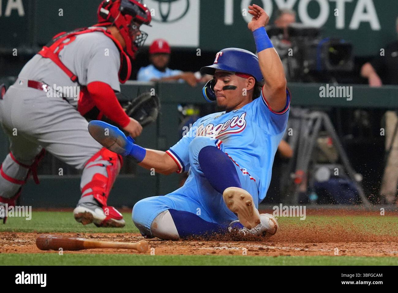 Texas Rangers' Alejandro Osuna, right, slides scoring on a sacrifice ...