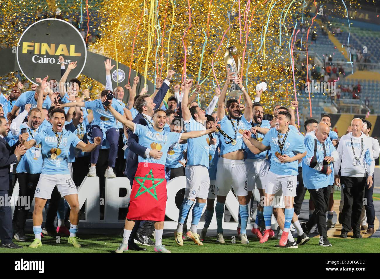Pyramids players celebrate with the trophy after winning the CAF ...