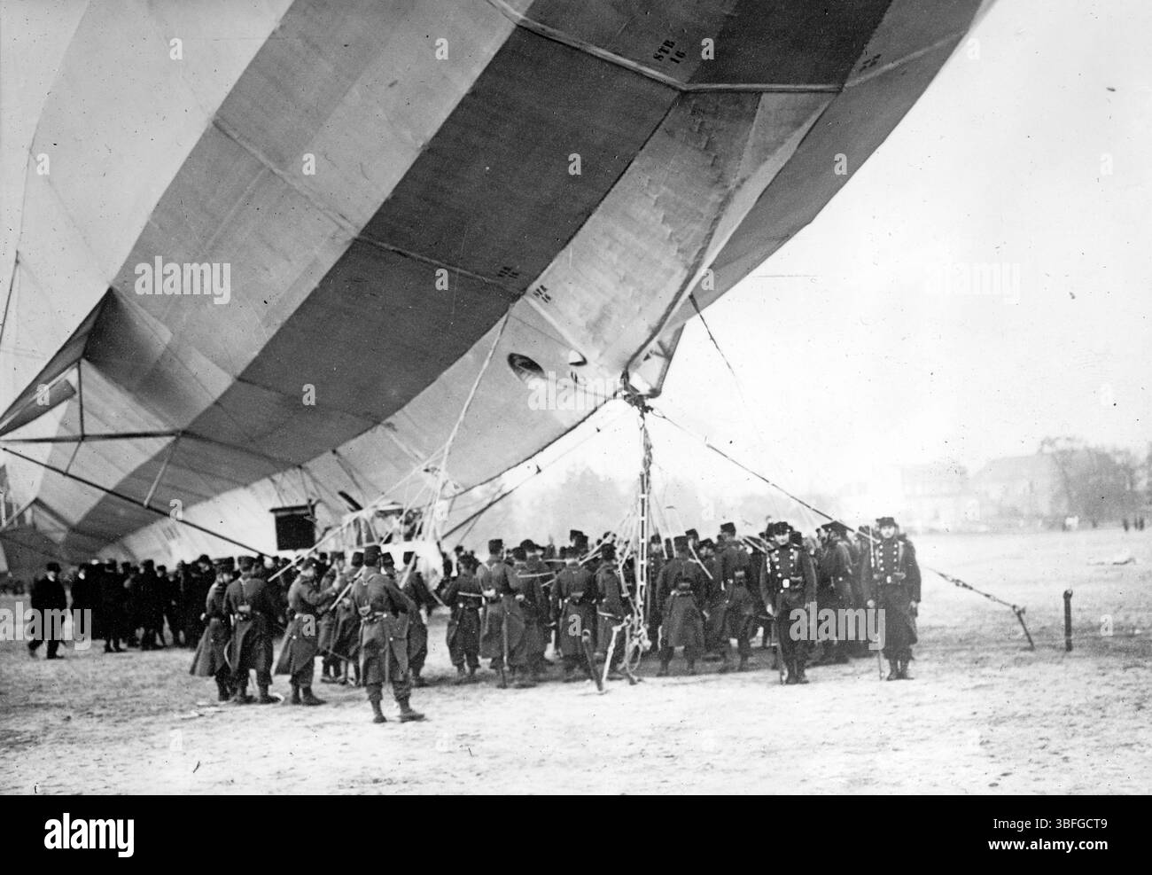 Lz airship hi-res stock photography and images - Alamy