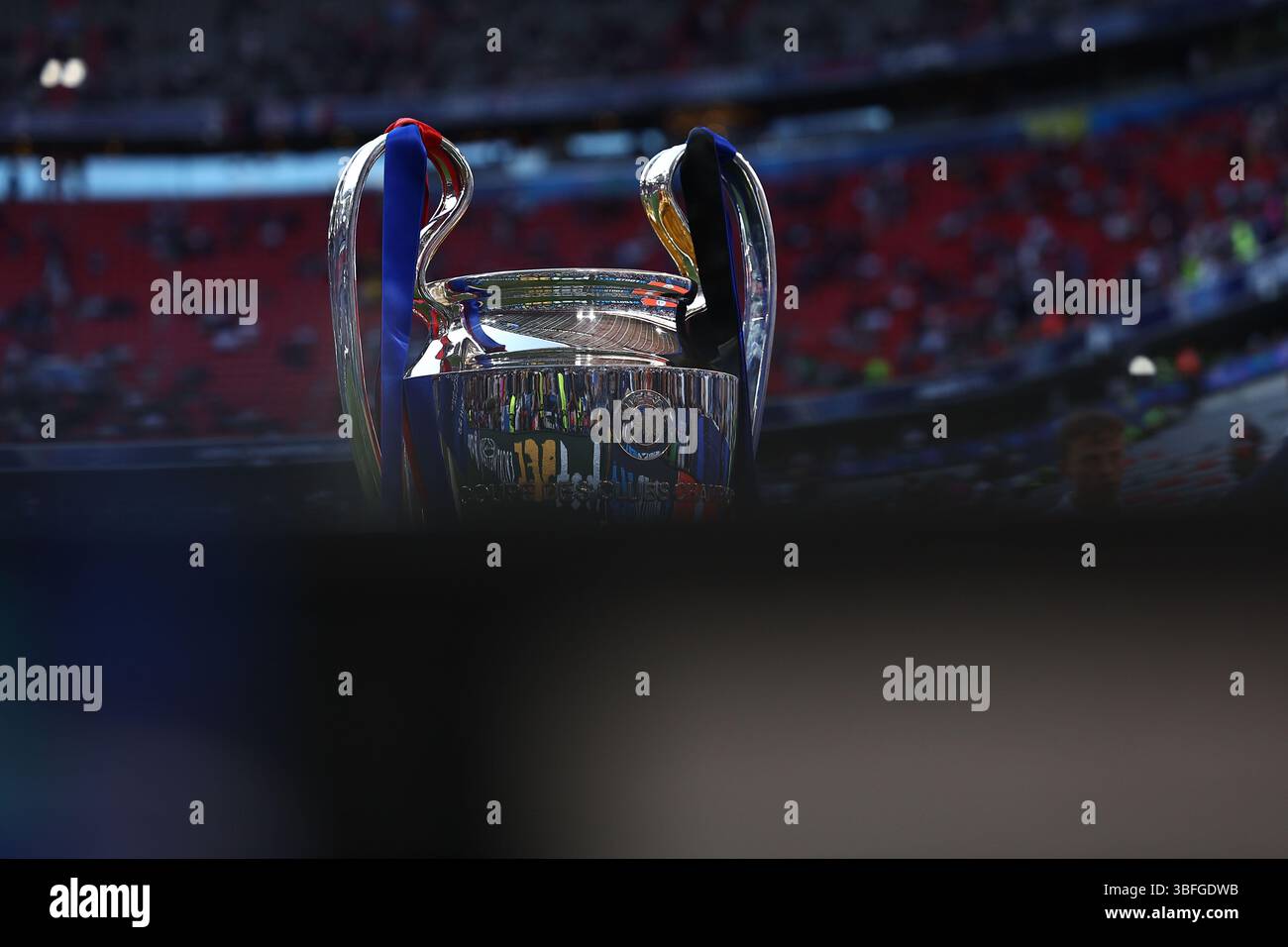 Psg trophy champions league hi-res stock photography and images - Alamy