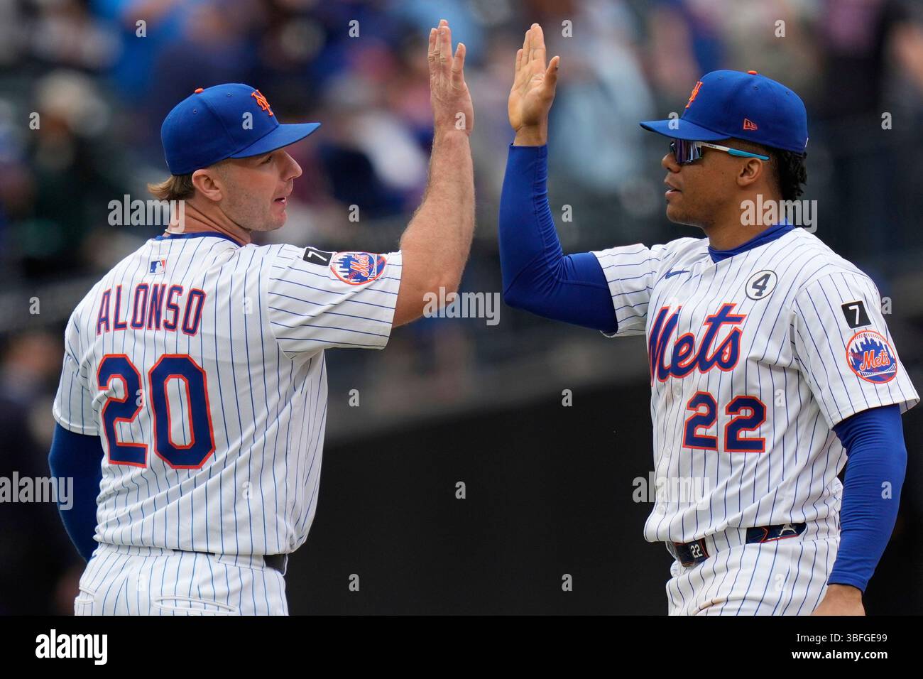 New York Mets' Pete Alonso, left, and Juan Soto, right, celebrate after ...