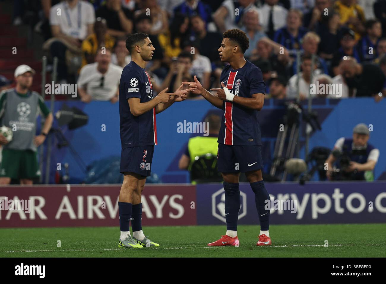 Achraf Hakimi (Psg)Desire Doue (Psg) celebrates after scoring his teams ...