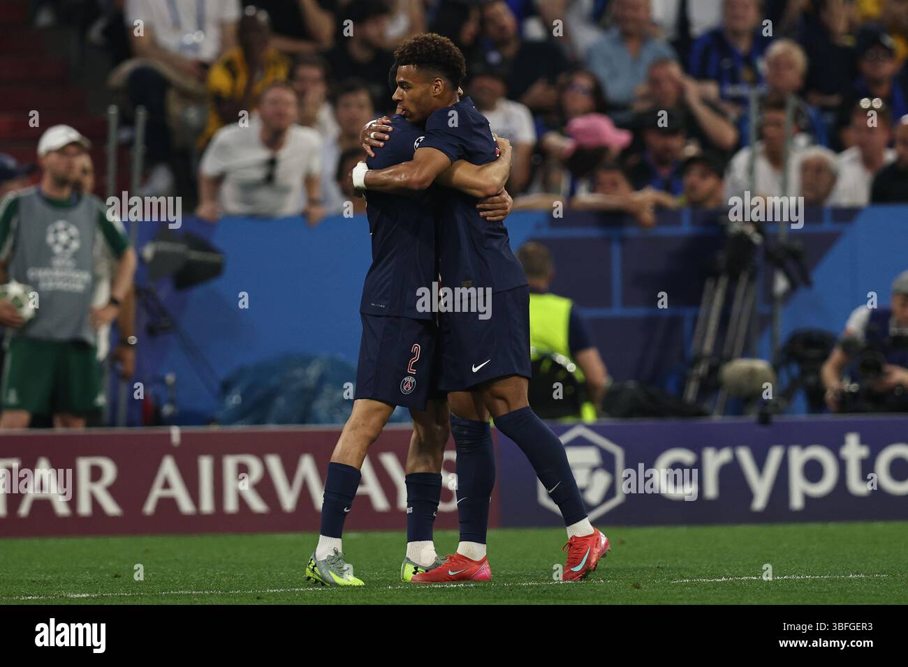Achraf Hakimi (Psg)Desire Doue (Psg) celebrates after scoring his teams ...
