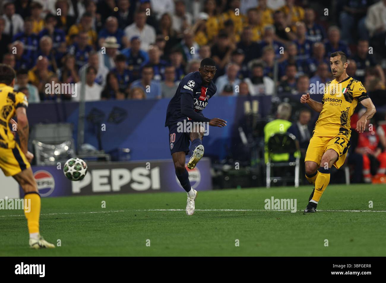 Ousmane Dembele (Psg)Henrikh Mkhitaryan (Inter) during the Final UEFA ...