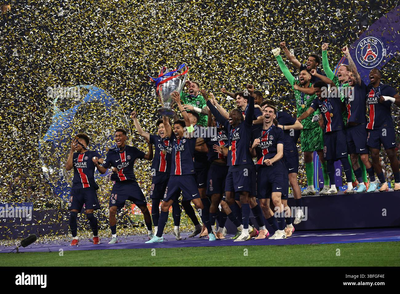 Final joy with a Trophy (Psg) during the Final UEFA Champions League ...