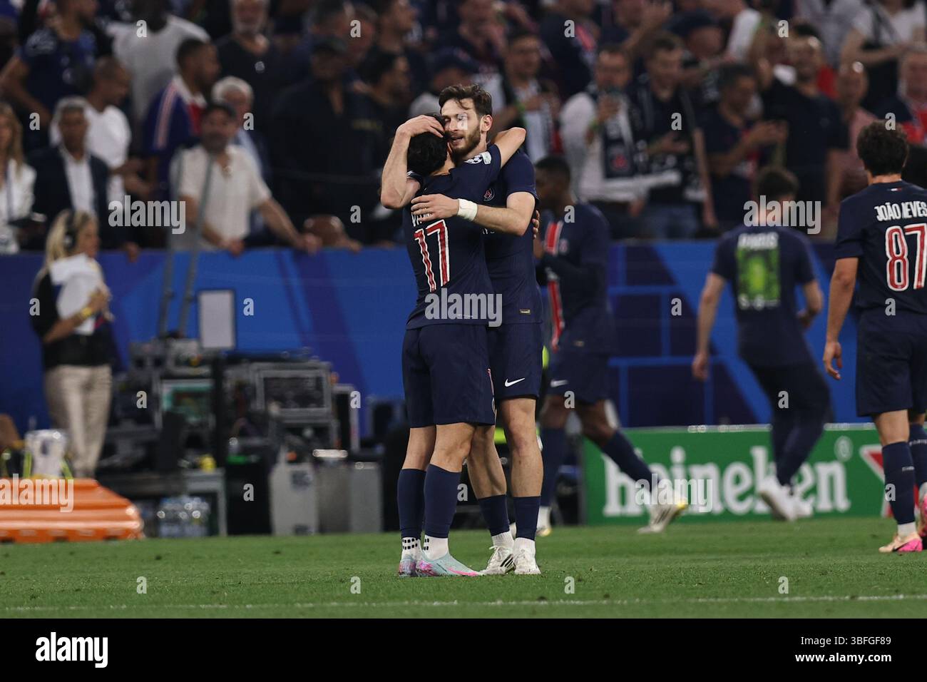 Kvicha Kvaratskhelia (Psg)Vitinha (Psg) celebrates after scoring his ...