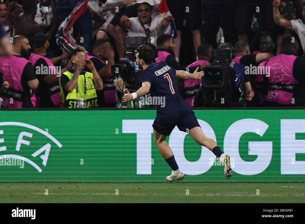 Kvicha Kvaratskhelia (Psg) celebrates after scoring his teams fourth ...