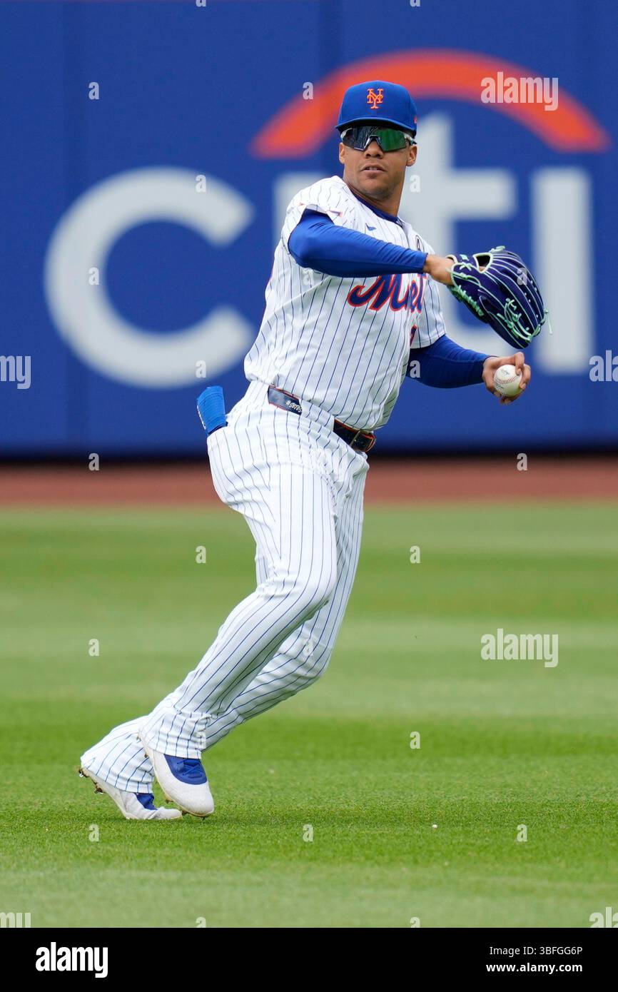 New York Mets outfielder Juan Soto makes a throw to the infield during ...