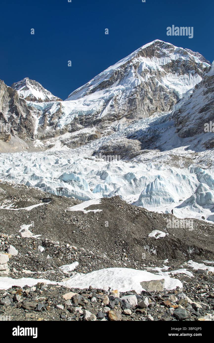 Mount Everest base camp, Khumbu glacier and Khumbu icefall, sagarmatha ...