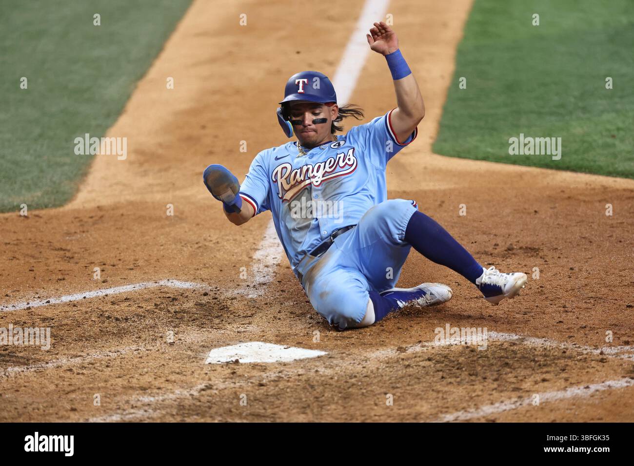 ARLINGTON, TX - JUNE 01: Texas Rangers outfielder Alejandro Osuna (19 ...