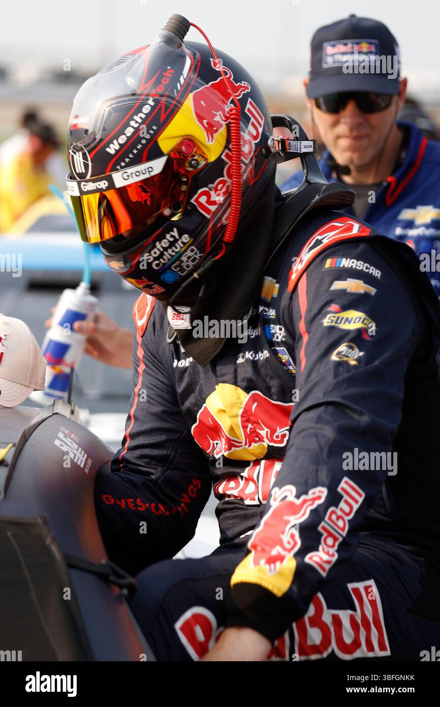 LEBANON, TN - MAY 31: Shane Van Gisbergen (#88 Trackhouse Racing Red ...