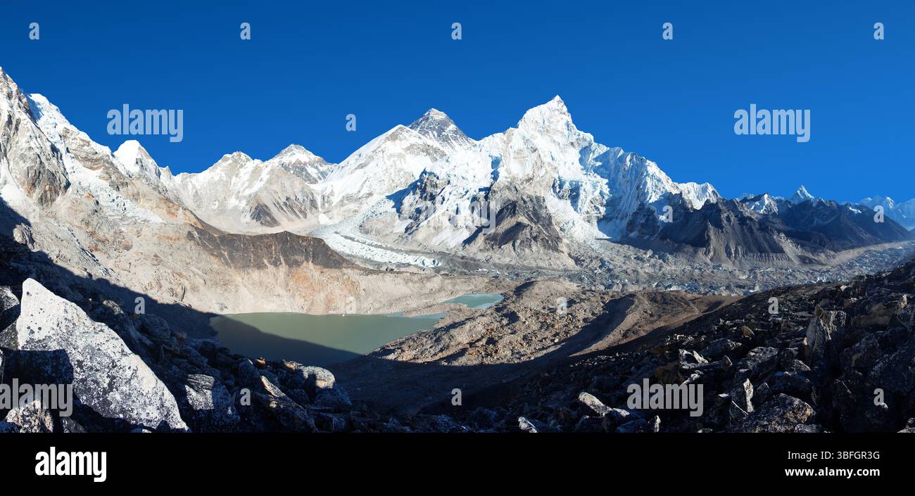 Mount Everest from Kala Patthar, panoramic view of himalayas mountains, Mt Everest with ...