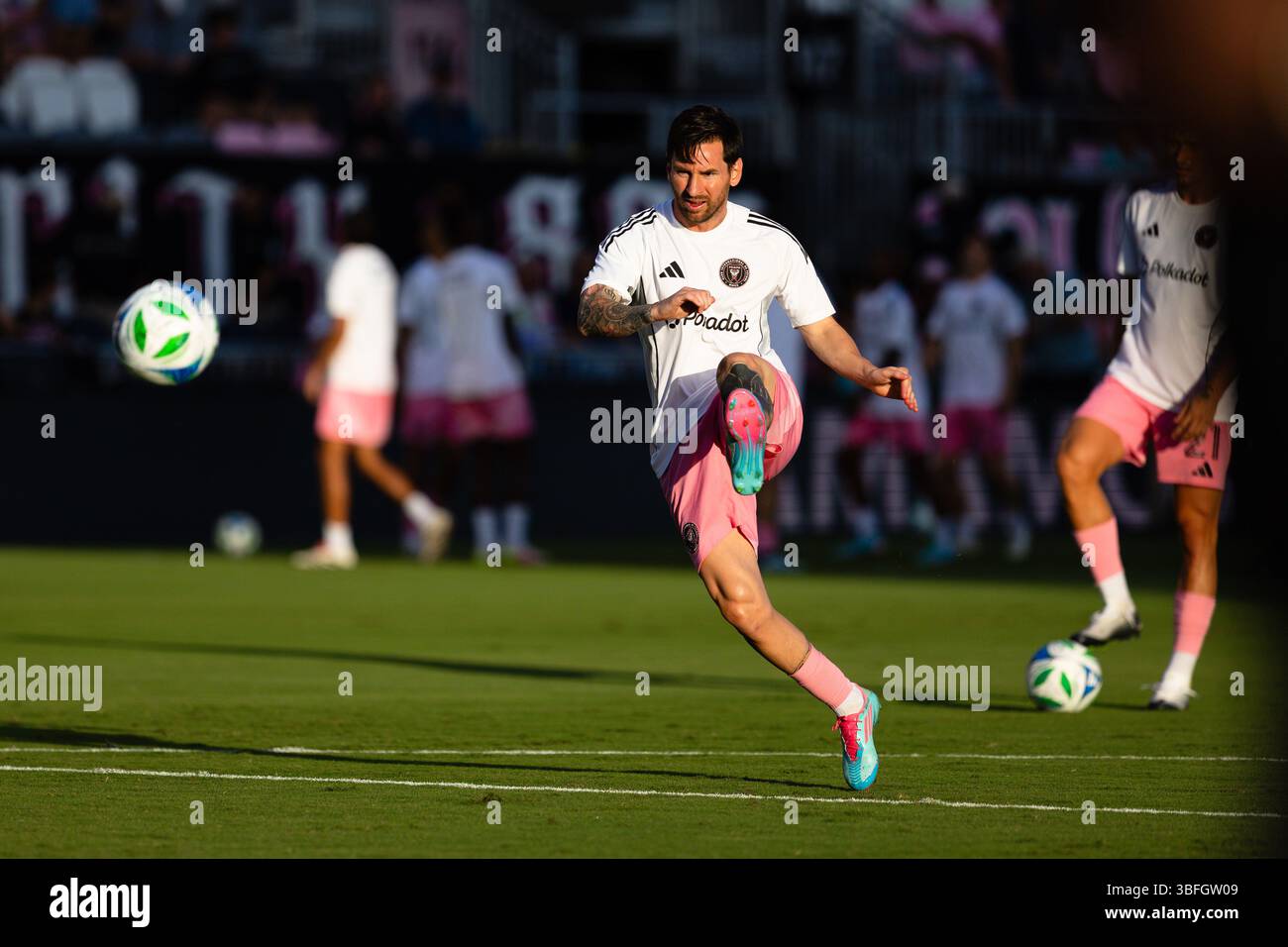 FORT LAUDERDALE, FLORIDA - MAY 31: Lionel Messi #10 of Inter Miami FC ...