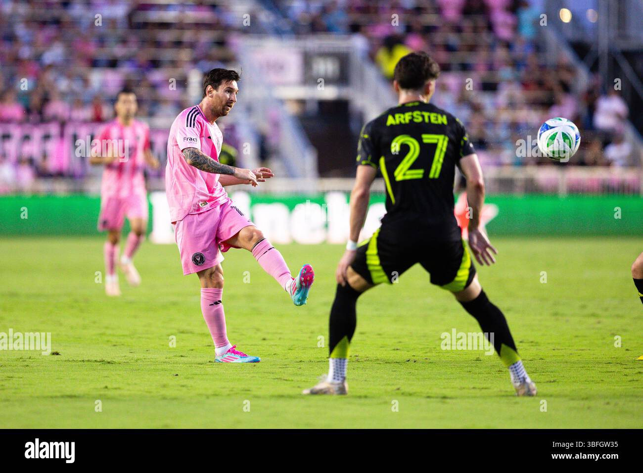 FORT LAUDERDALE, FLORIDA - MAY 31: Lionel Messi #10 of Inter Miami FC ...