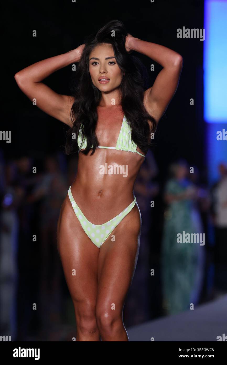 MIAMI BEACH, FLORIDA - MAY 31: Leticia Martinez walks the runway at the Sports Illustrated ...