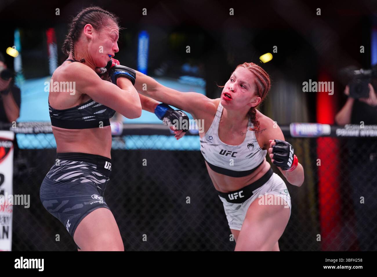 LAS VEGAS, NV - MAY 31: Rayanne dos Santos and Alice Ardelean meet in ...