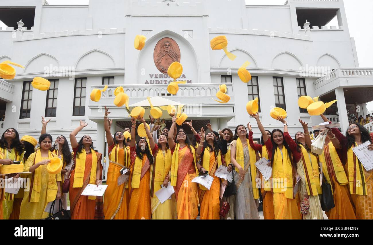Patna, India. 01st June, 2025. PATNA, INDIA - MAY 31: Student celebrate ...