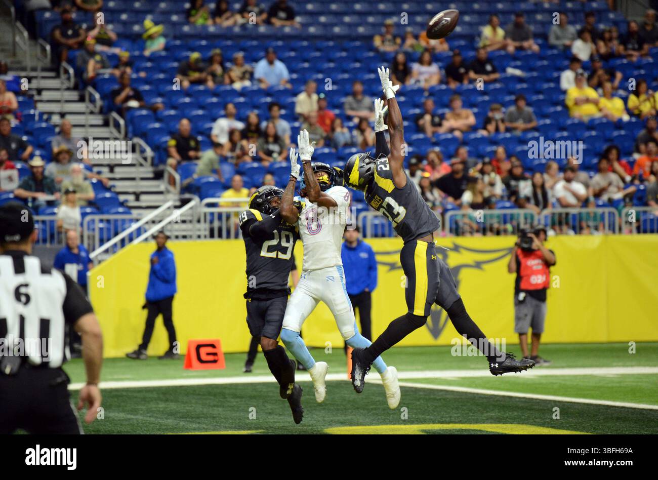 SAN ANTONIO, TX - JUNE 01: Arlington Renegades WR Tyler Vaughns (8) is ...