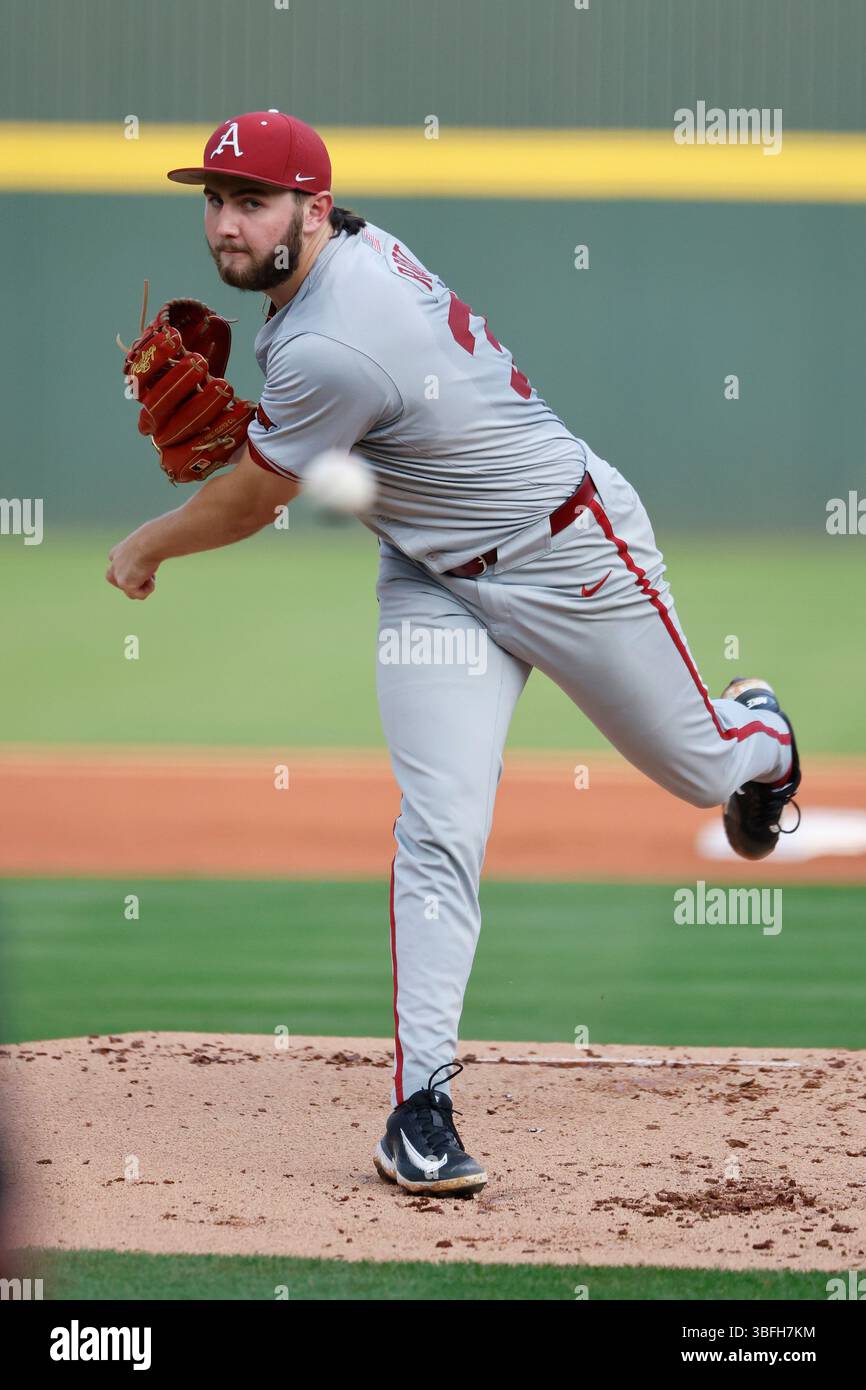 FAYETTEVILLE, AR - MAY 31: Arkansas Razorbacks pitcher Zach Root (33 ...