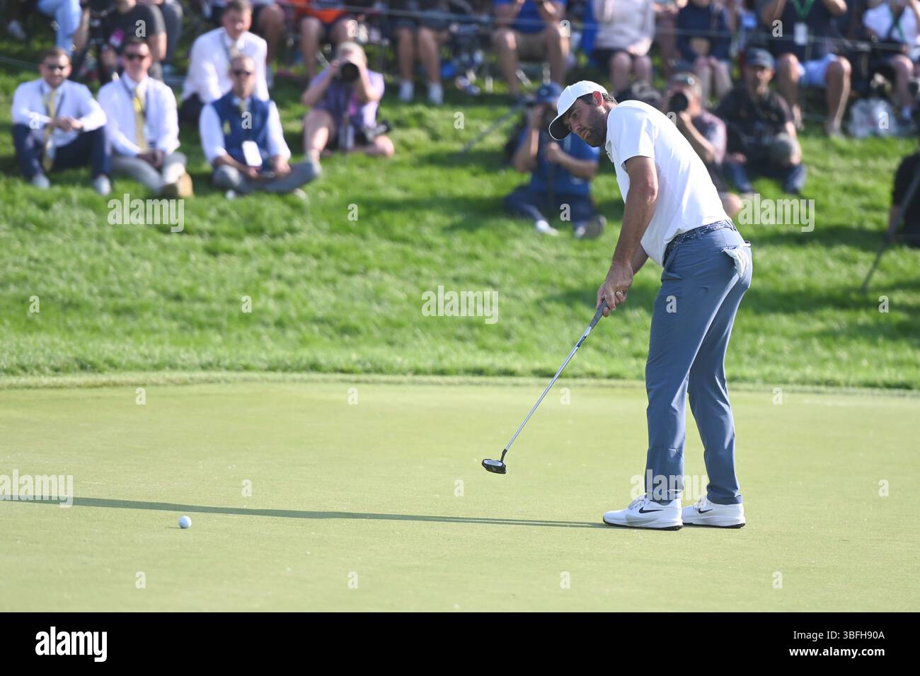 Dublin, Ohio, USA. 1st June, 2025. Scottie Scheffler (USA) puts on the ...