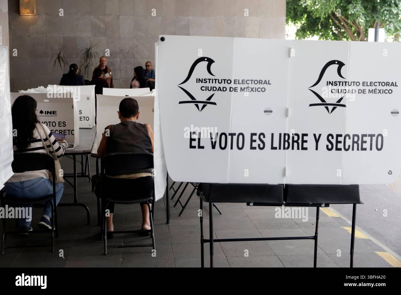 Mexico City, Mexico. 01st June, 2025. A Mexican citizen voting at ...