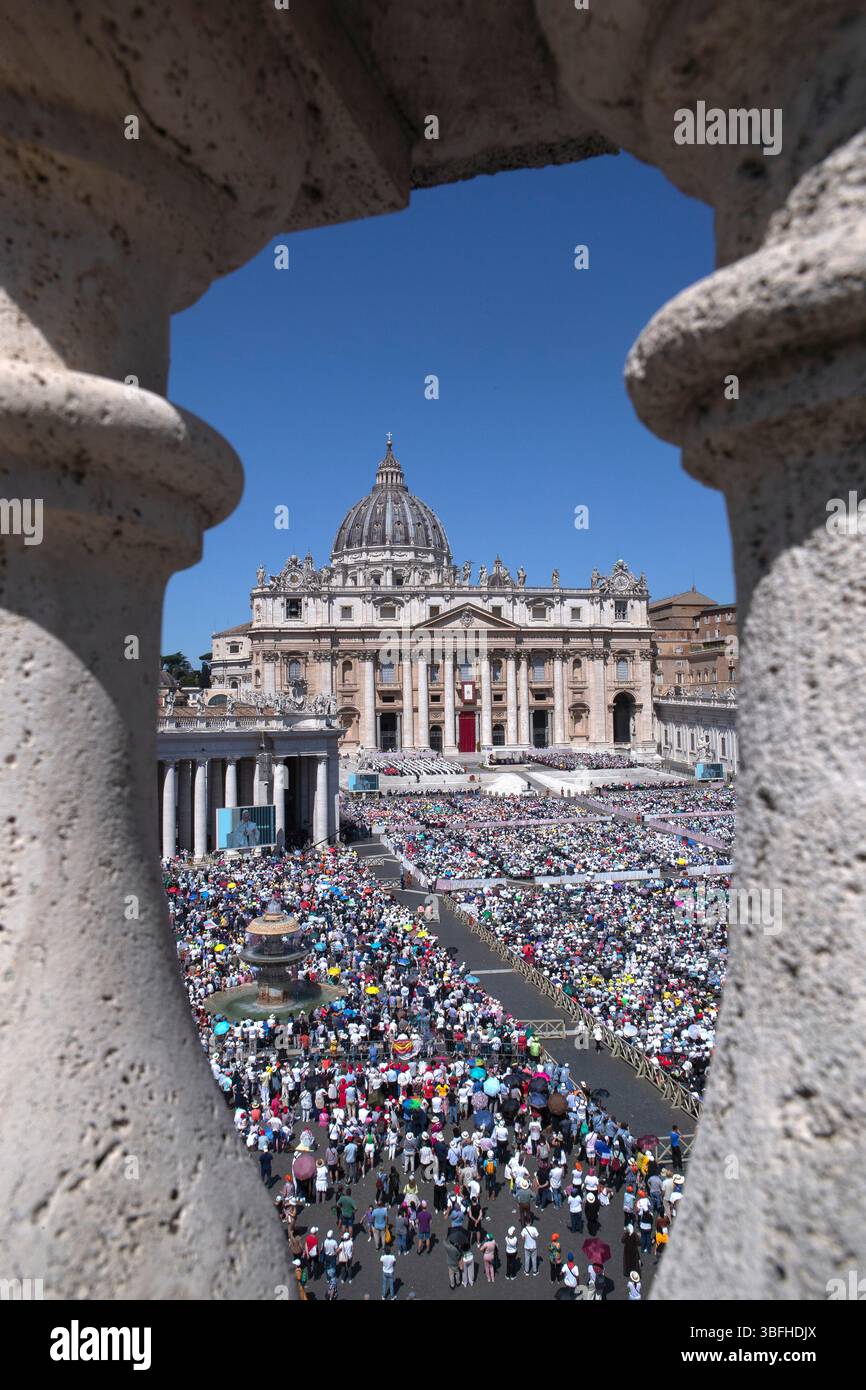 Vatican City, Vatican, 01 Jene 2025. A view of St. Peter's Square as ...