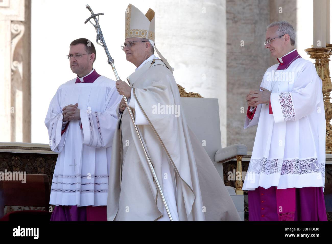 Vatican City, Vatican, 01 Jene 2025. Pope Leo XIV leaves at the end of ...
