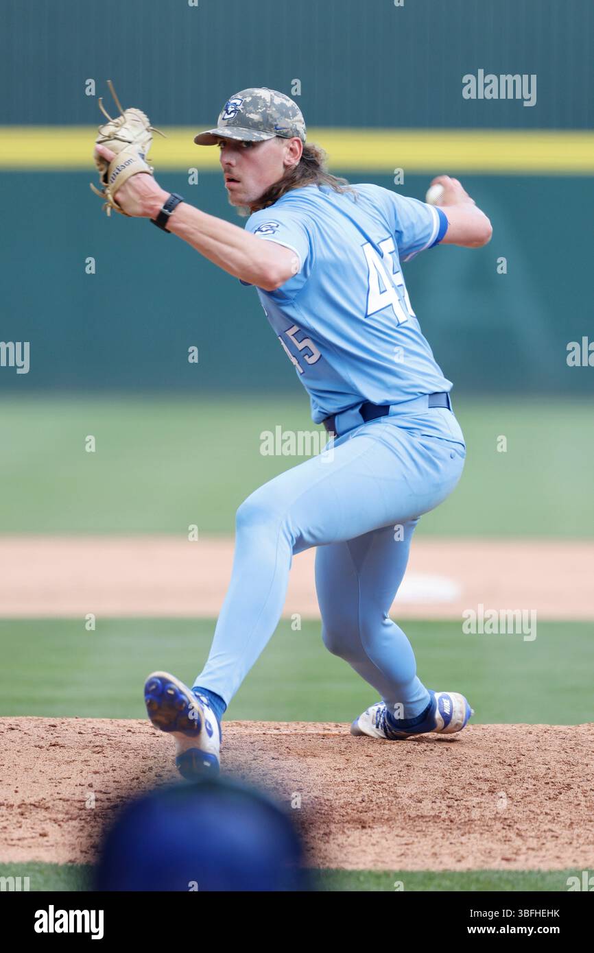 FAYETTEVILLE, AR - JUNE 01: Creighton Blue Jays pitcher Garrett ...