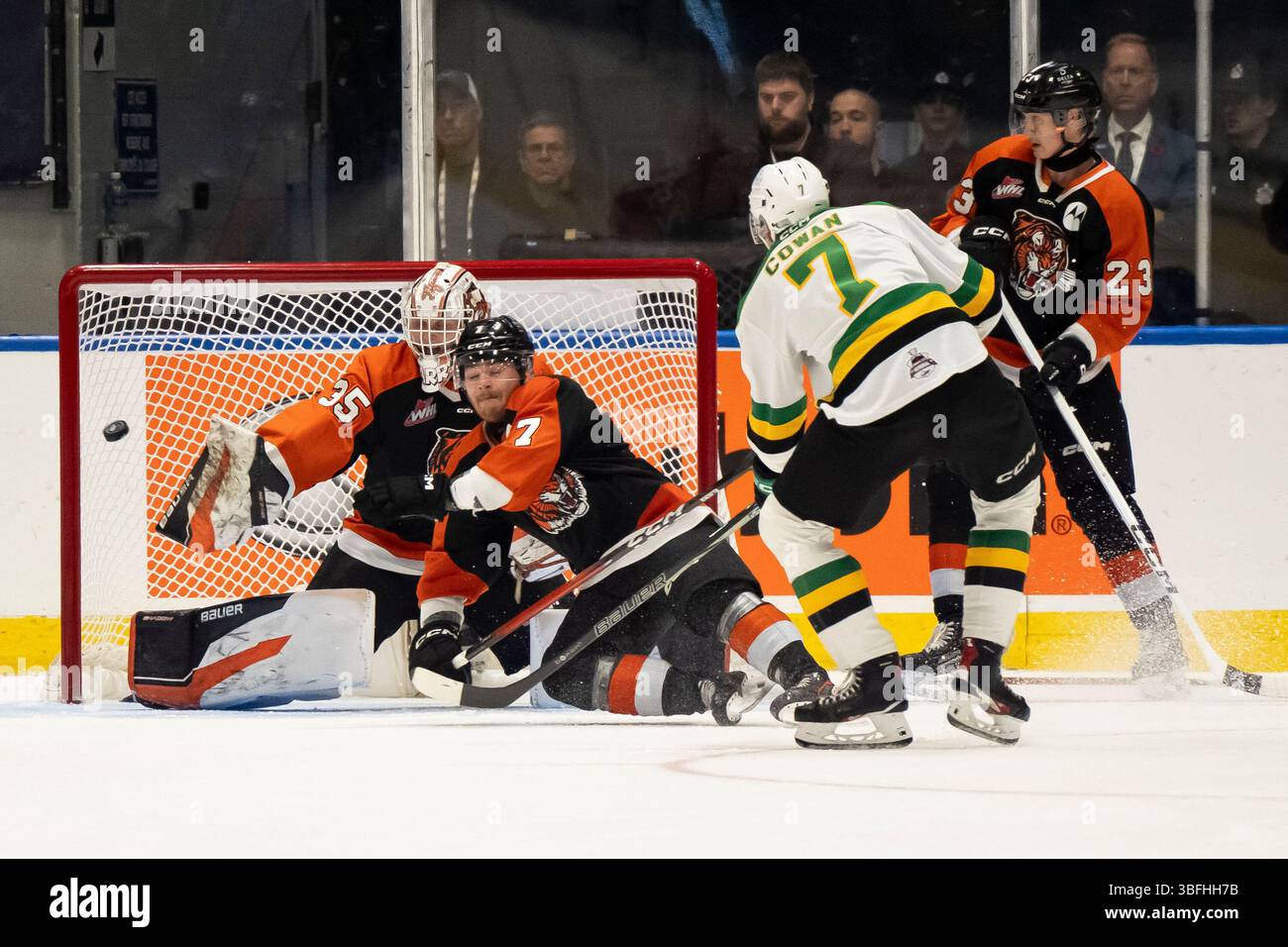 London Knights' Easton Cowan (7) scores on Medicine Hat Tigers ...