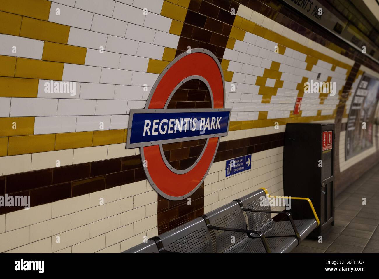 Regent's Park Underground Station Sign Stock Photo - Alamy
