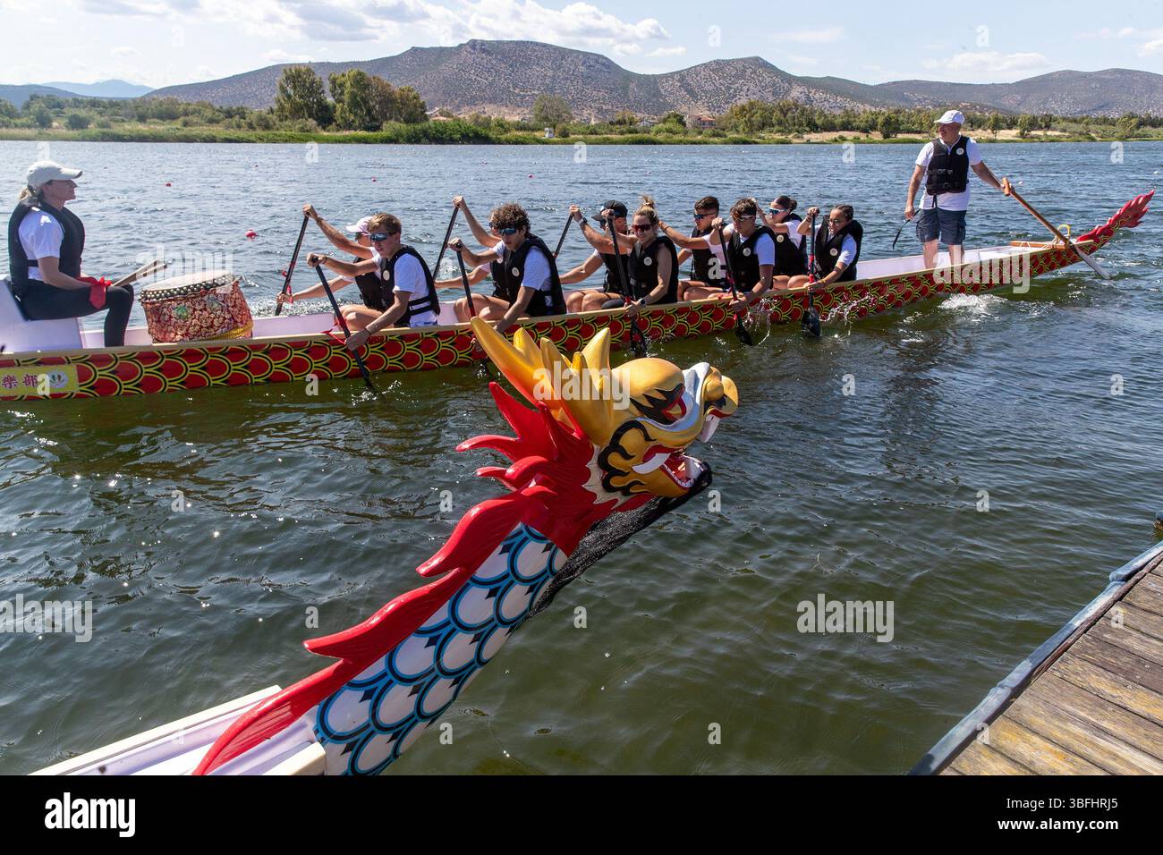 (250602) -- ATHENS, June 2, 2025 (Xinhua) -- A Greek canoe kayak team ...