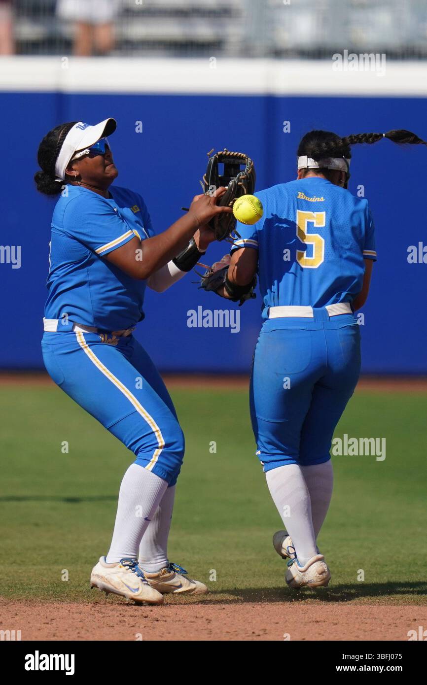 UCLA infielder Jordan Woolery (15) and utility Savannah Pola (5) drop ...