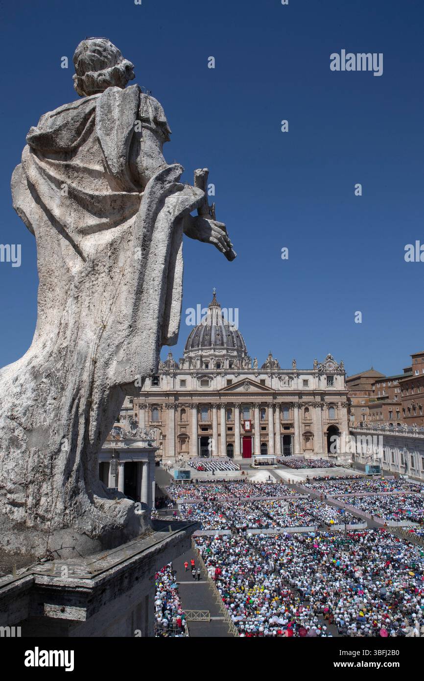 Vatican City, Vatican. 01st June, 2025. A view of St. Peter's Square as ...