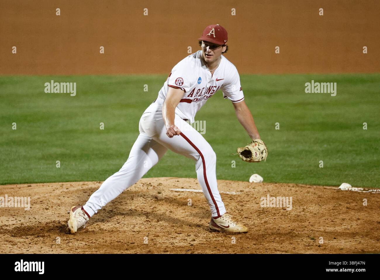 FAYETTEVILLE, AR - JUNE 01: Arkansas Razorbacks pitcher Gabe Gaeckle ...