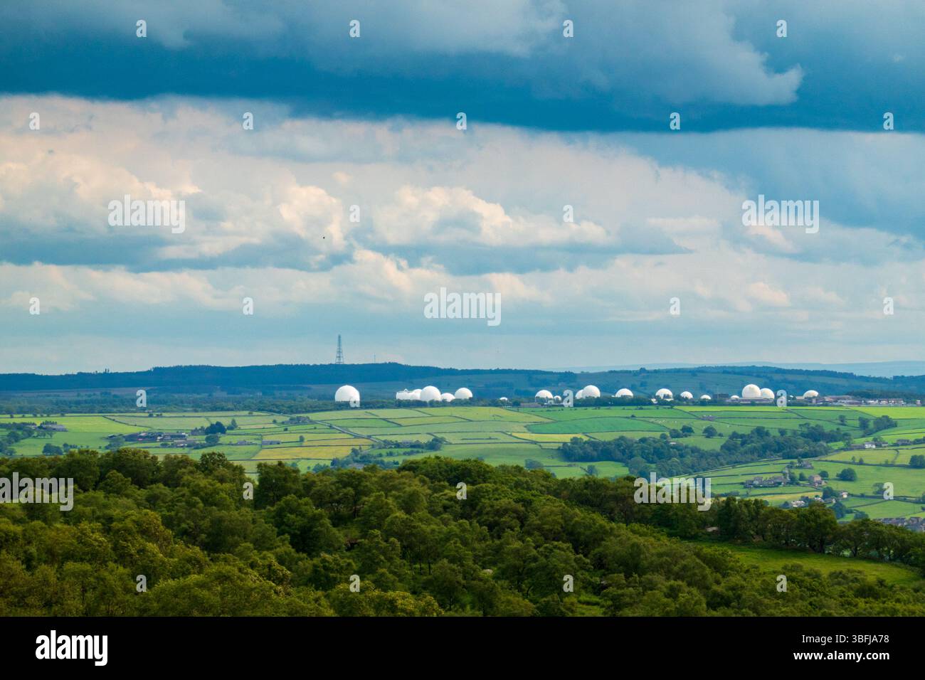 Menwith hill radar station hi-res stock photography and images - Alamy