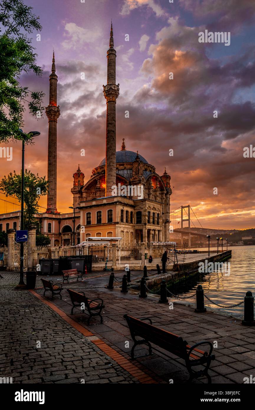 Ortakoy mecidiye mosque bosphorus hi-res stock photography and images ...