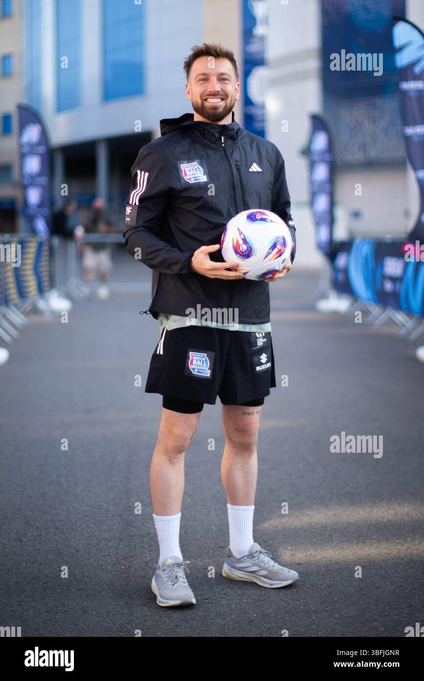 Sam Thompson ahead of setting off on a 250-mile run/bike challenge for ...