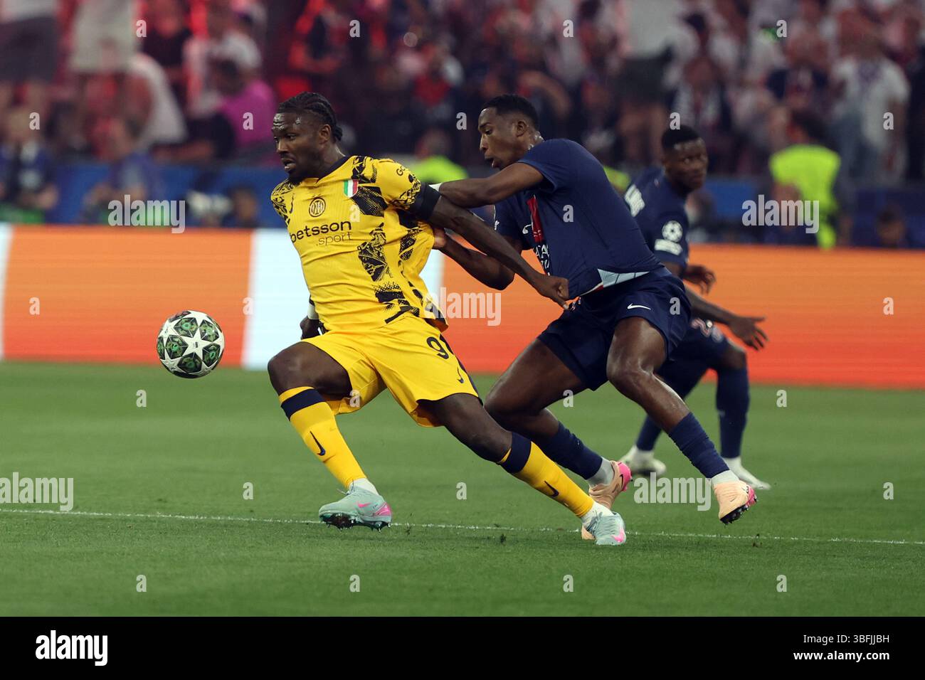 William pacho of psg hi-res stock photography and images - Alamy
