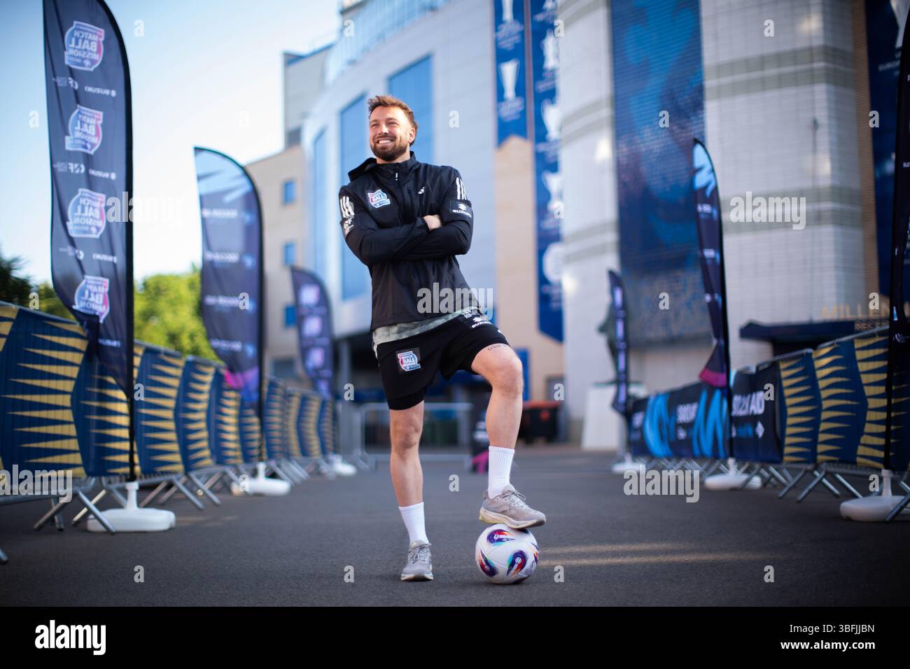 Sam Thompson ahead of setting off on a 250-mile run/bike challenge for ...