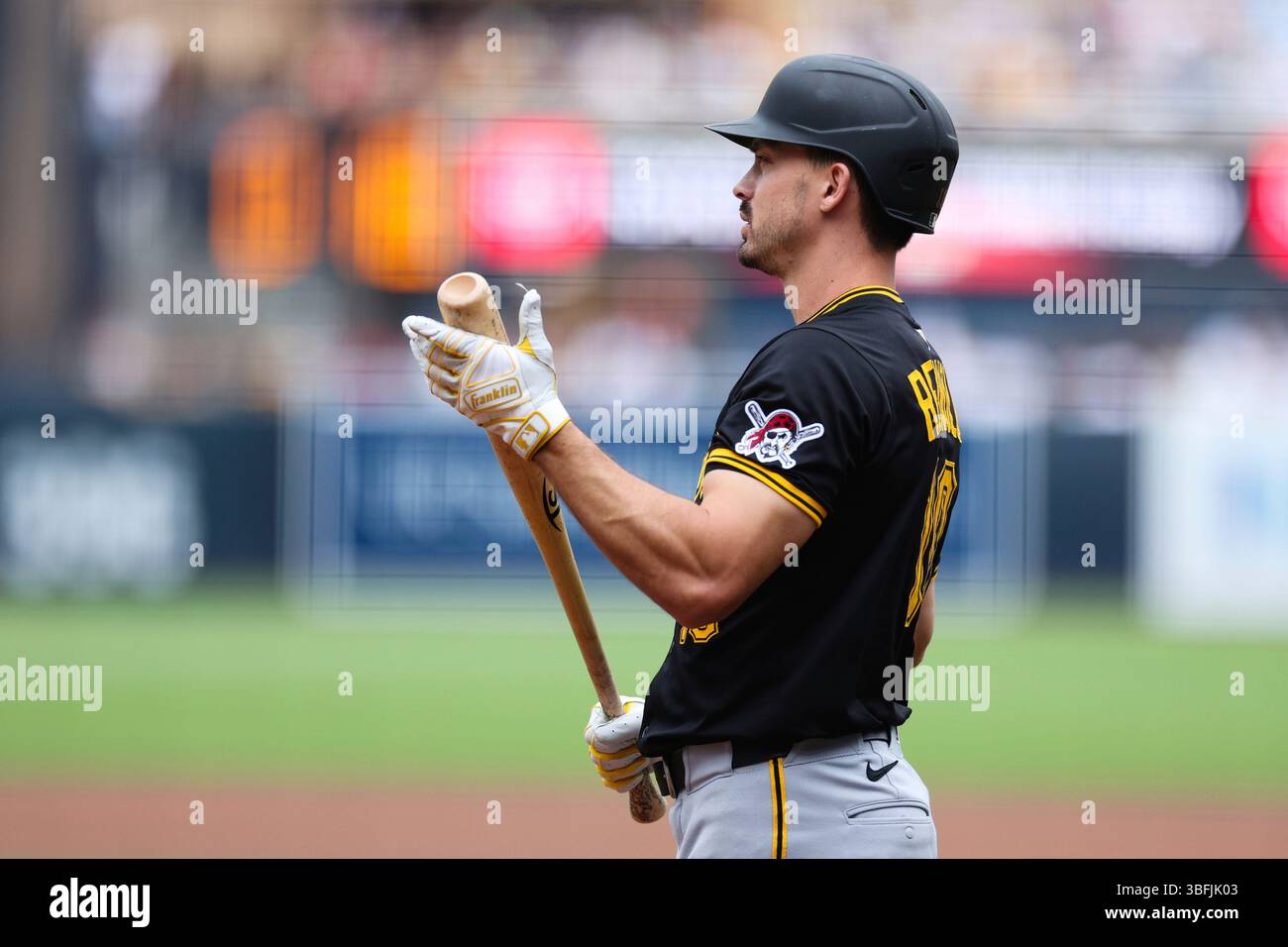 Pittsburgh Pirates' Bryan Reynolds prepares for an at bat against the ...