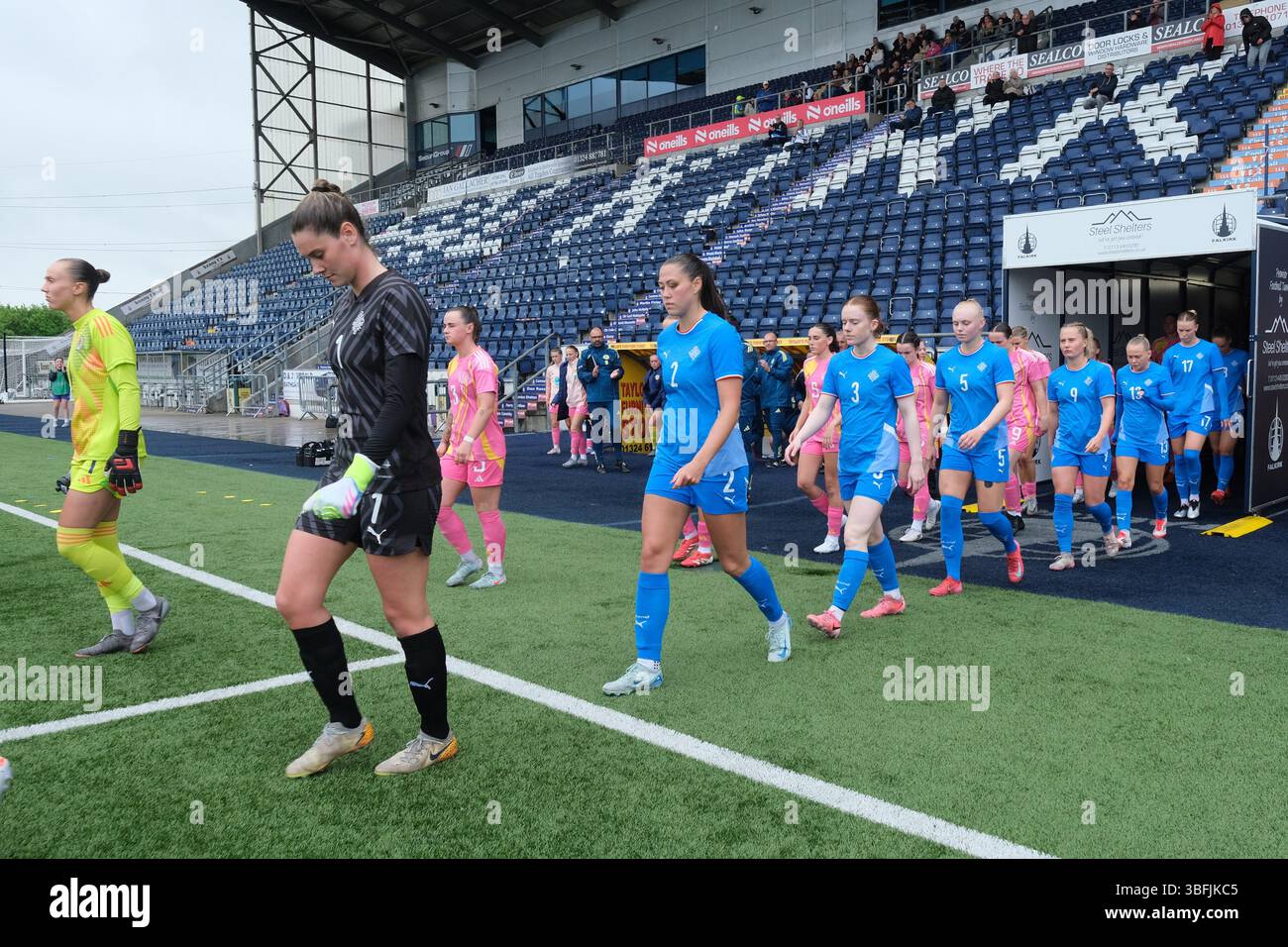 Falkirk, Scotland, May 29th 2025: The teams come out before the ...