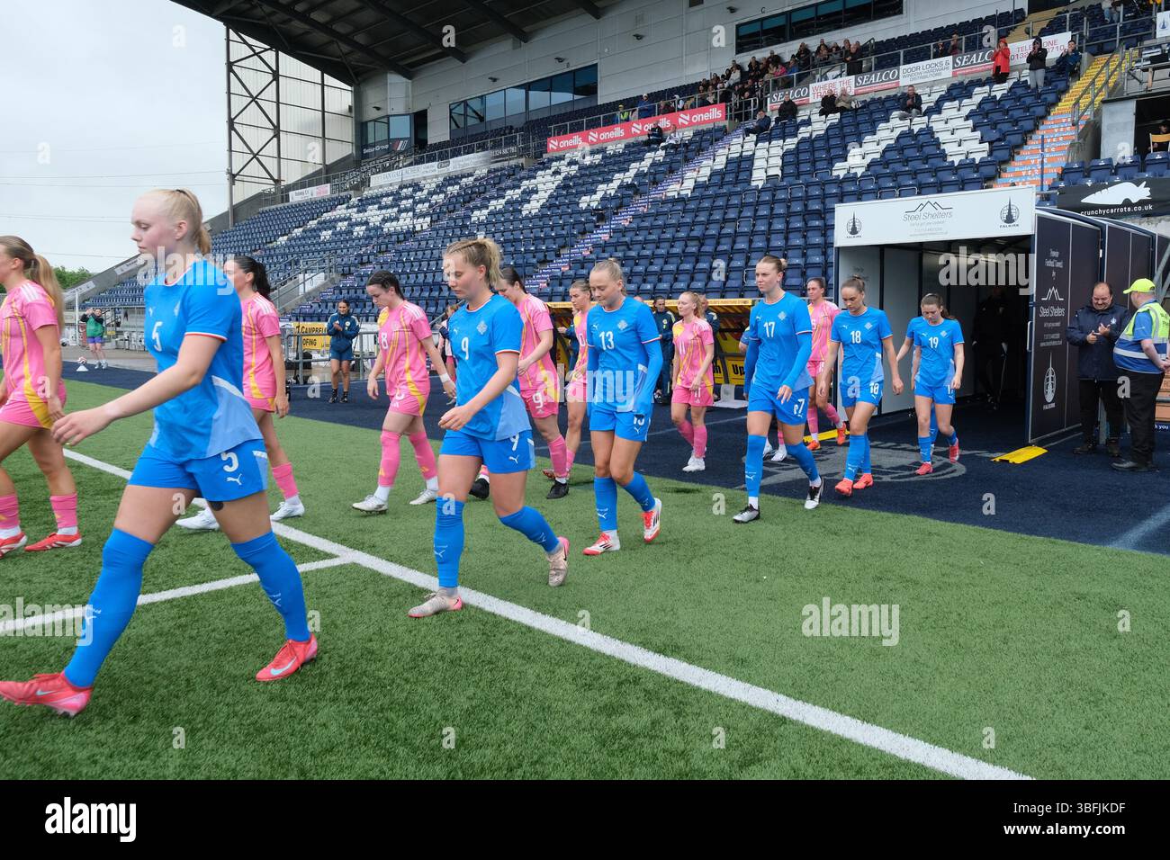 Falkirk, Scotland, May 29th 2025: The teams come out before the ...